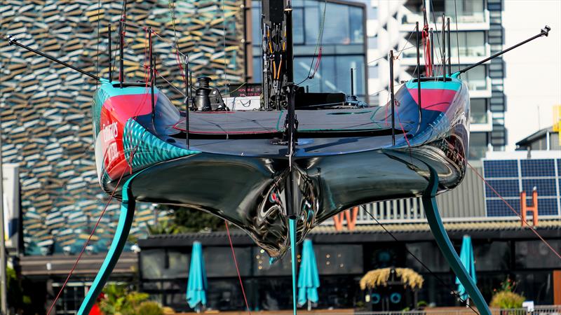 Air flows are channelled over the deck, split by the rig, and under ...