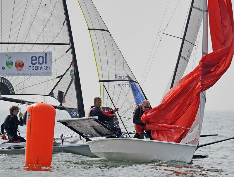 Light winds and strong tides for the B14s at Thorpe Bay