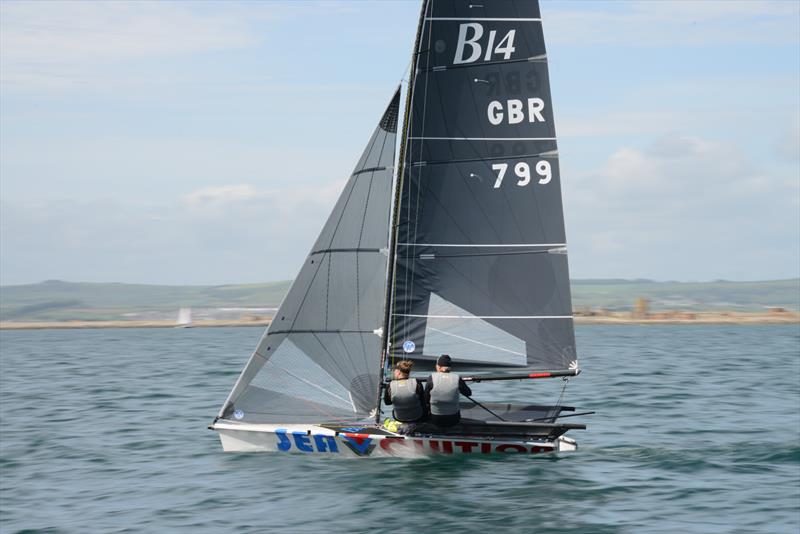 B14 TT Round 3 at the 2022 Weymouth Skiff Open