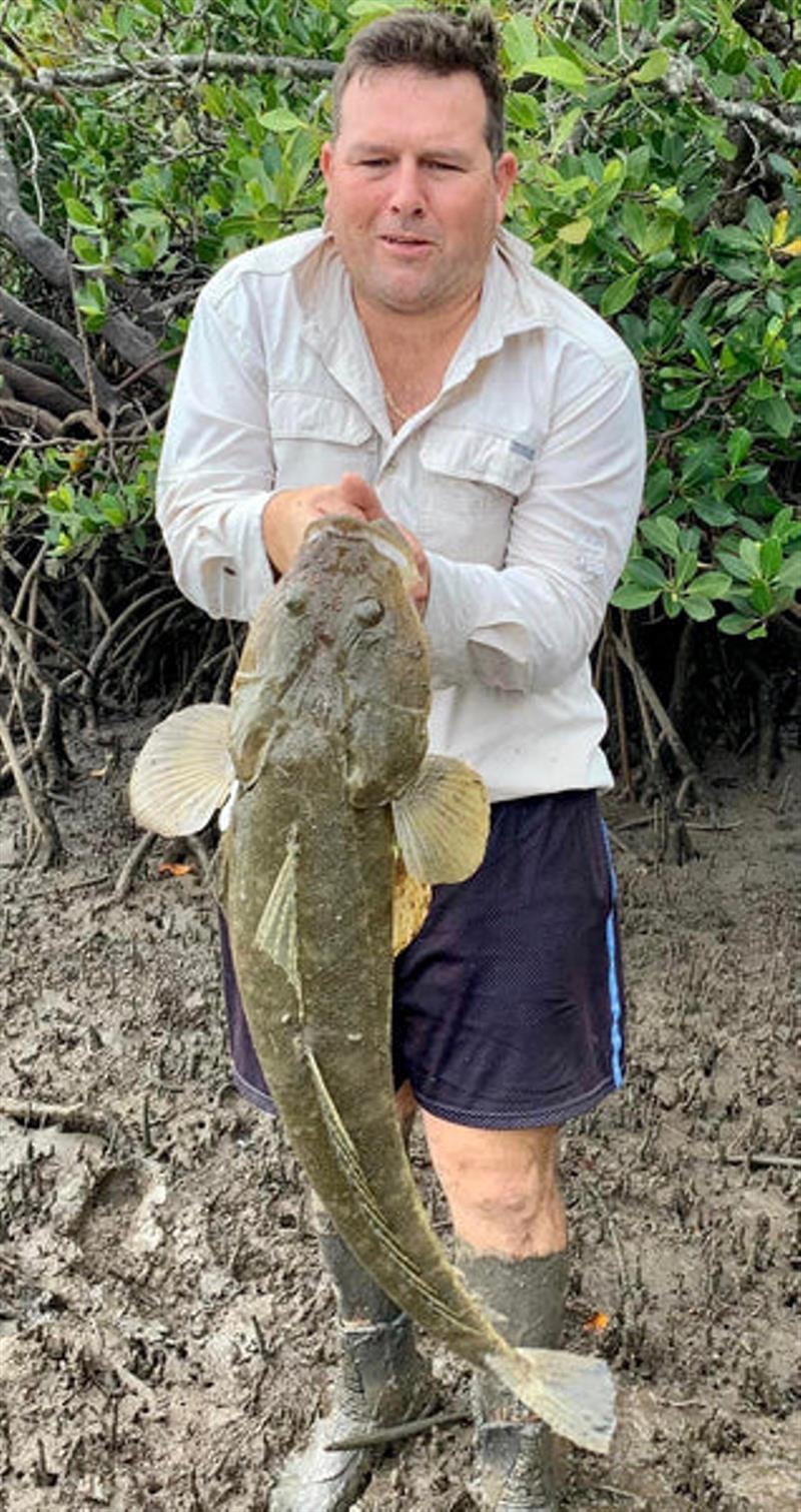 Brett looking less than comfy with his grip on a quality flatty ...