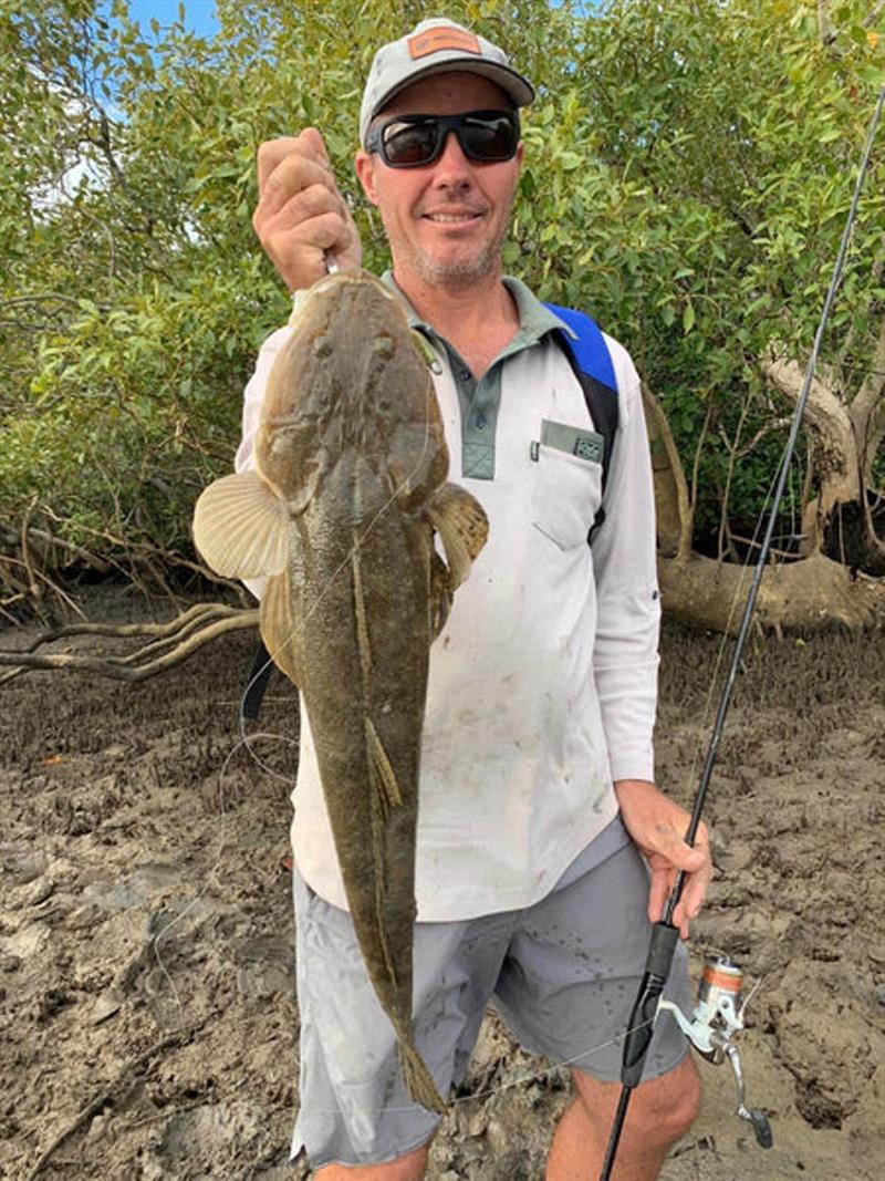 Another mudskipper, Tony, with a decent lizard caught whilst wandering ...
