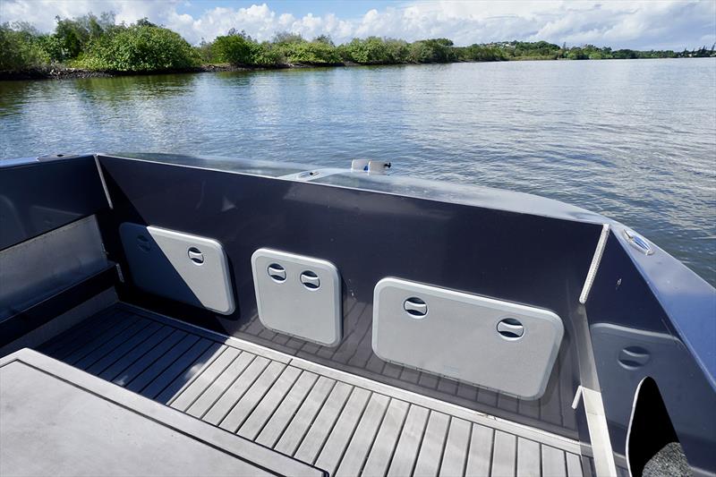 Tomahawk, a single engine, asymmetric hull catamaran