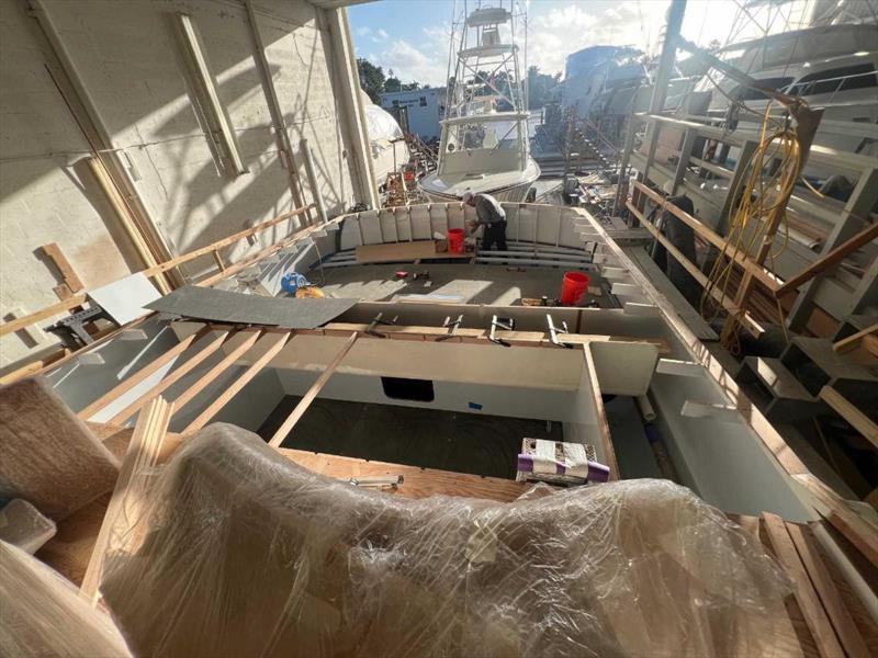 Hull #11 - Cockpit combing installation