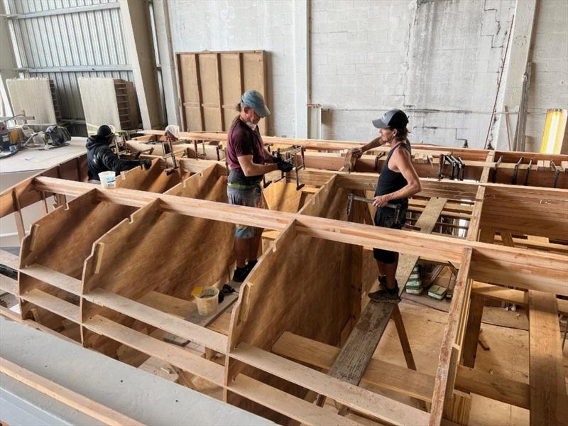 Hull #12 - Jermaine, Scott and Flipper laminating bottom stringers