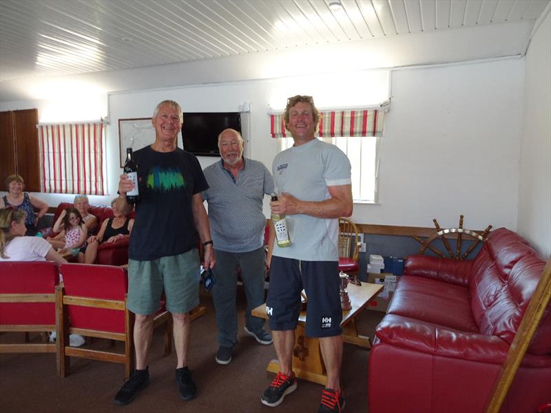 Second overall Mark Greer (right), Jim Reid (left), Commodore Tony ...