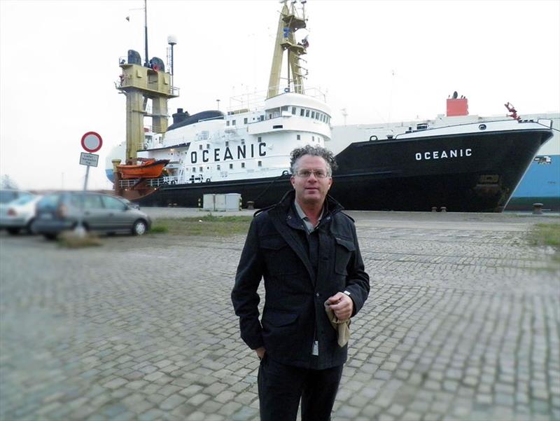 Richard Liebowitz in front of Oceanic