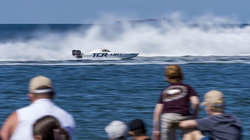 TCR Supercat Outboard roars past the crowd - Offshore Superboat ...
