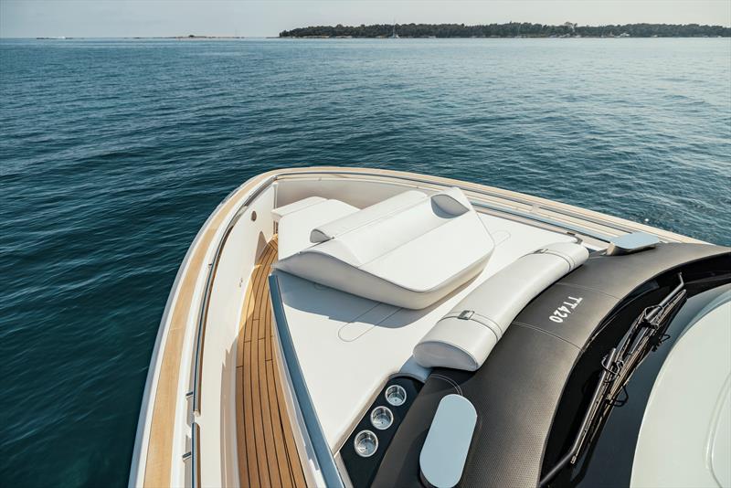 Invictus TT420 Vogue White edition