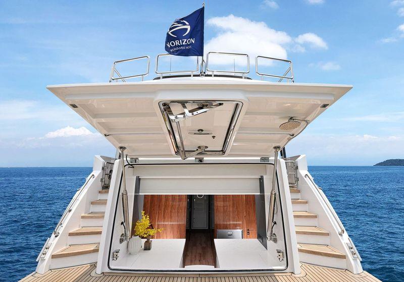 Horizon E75 Hull 82 - Stern