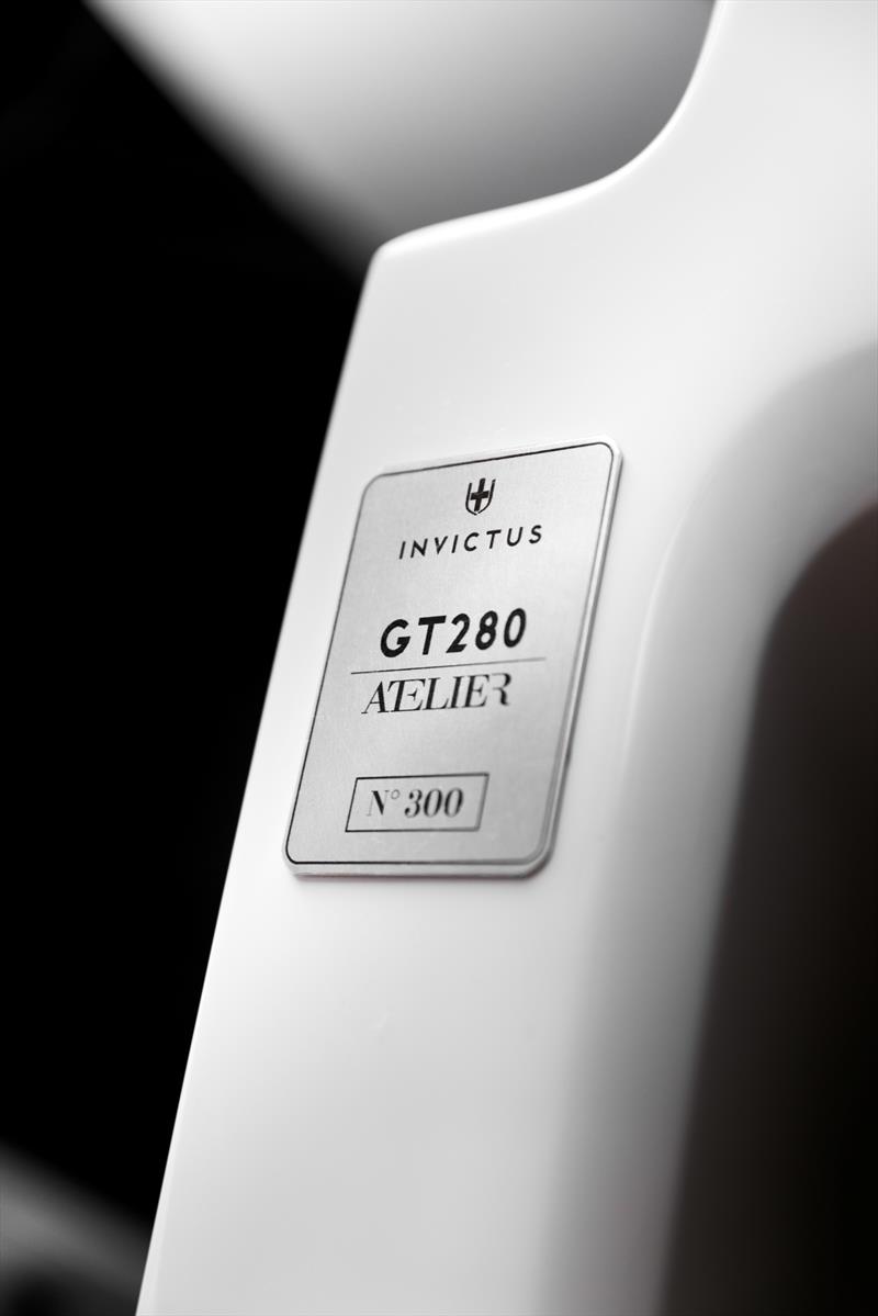 Invictus GT280 Carbon Look