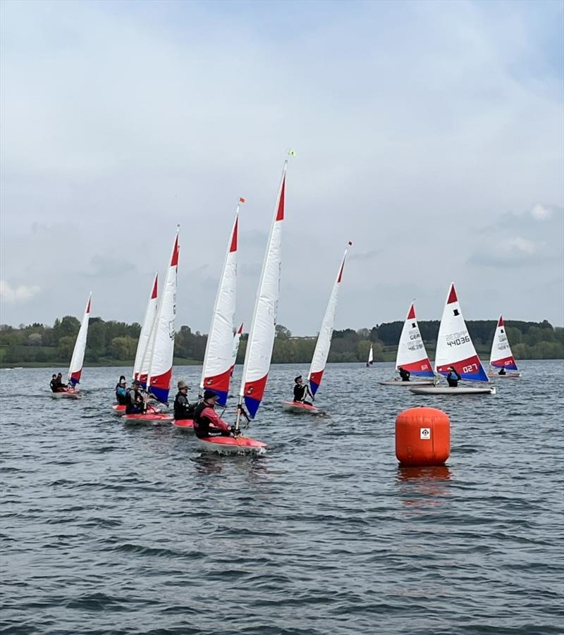 Windward mark bunching during ITCA Midlands Topper Traveller Series ...