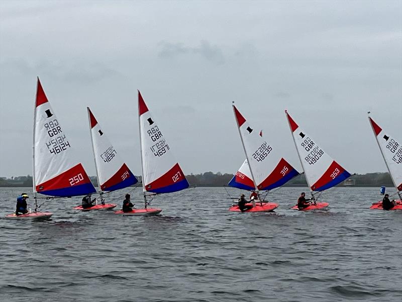 Close downwind racing during ITCA Midlands Topper Traveller Series 2022 ...