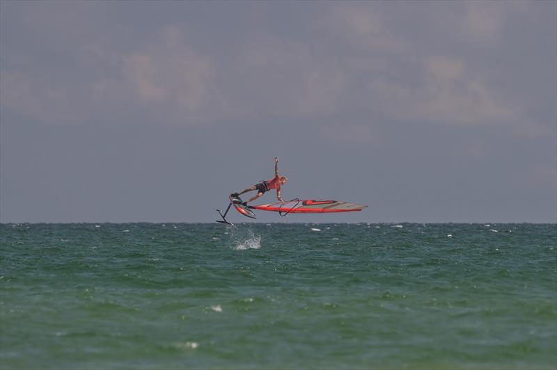 Tim Gerdes with a One Handed Burner - 2023 EFPT Vieste, Day 2