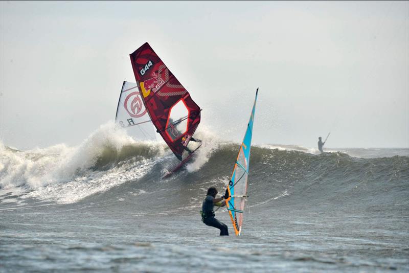 2024 Pacasmayo Classic: Renowned wave riders secure victories on day 2